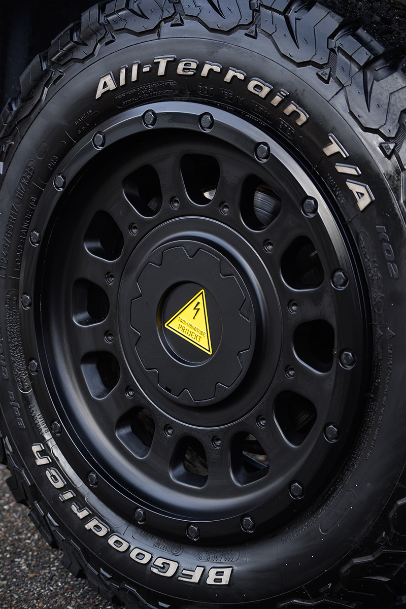 Allterrain Felge AT3 8x17 schwarz für VW T5 T6 T6.1 Twin-Monotube Full Cover