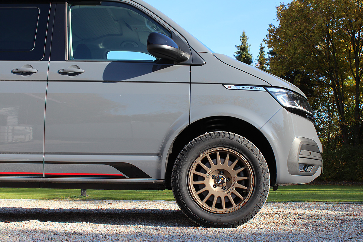 Allterrain Felgen Satz 8x18 AT2 sand für VW T5 T6 T6.1 Twin-Monotube Projekt