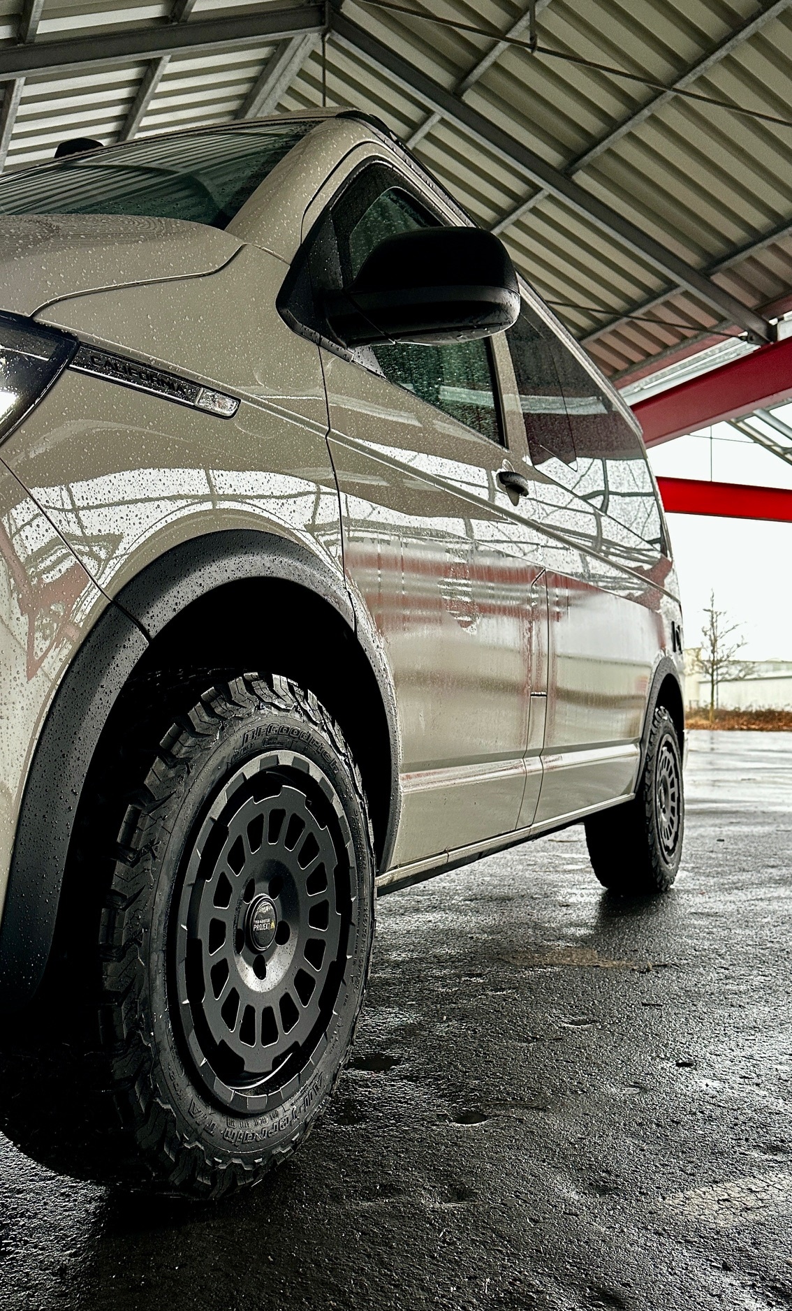 4x Allterrain Felge 8,5x18 AT1 monobloc für VW T5 T6 T6.1 Twin-Monotube Projekt schwarz Offroad ...