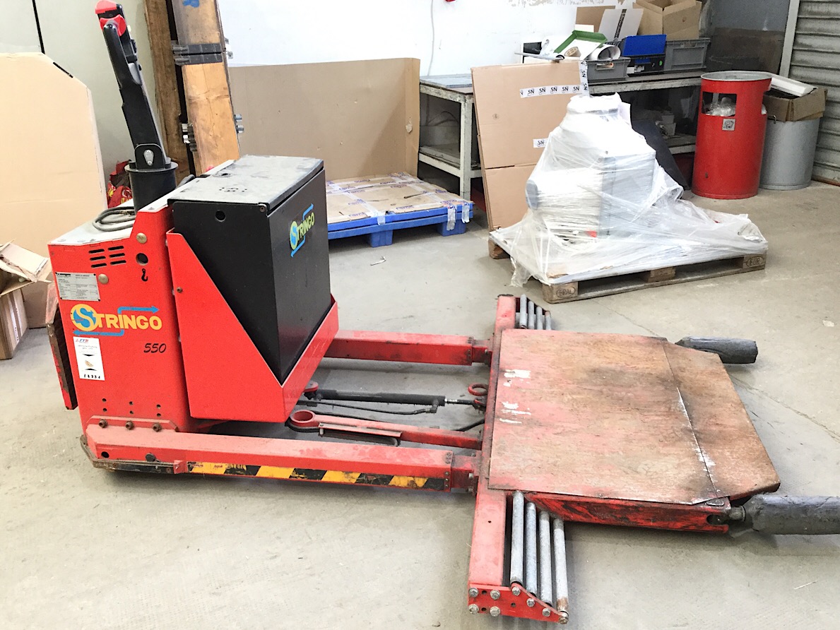 Famek AB STRINGO 550 VEHICLE MOVER Fahrzeugrangiergerät, defekt Fehler ...