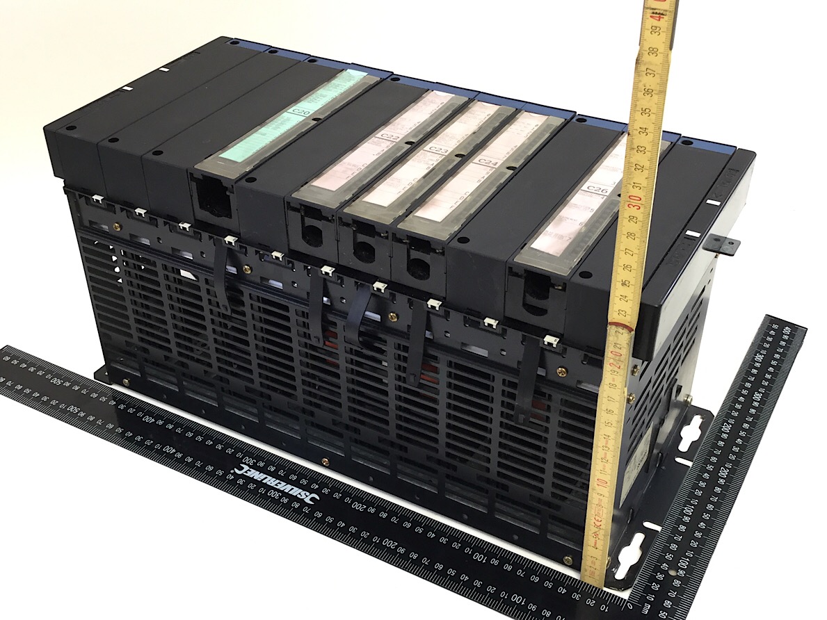 Telemecanique TSXRKS8 Gestell mit diversen Modulen z.B. 3x TSXDST1635....