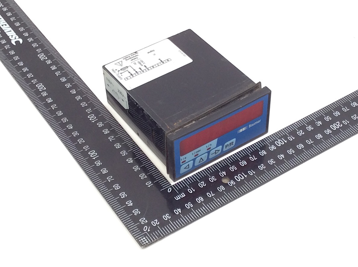 2x Baumer TA200.002AXA1 P01A Digitaler Tachometer Zähler ~115/230VAC 50 ...