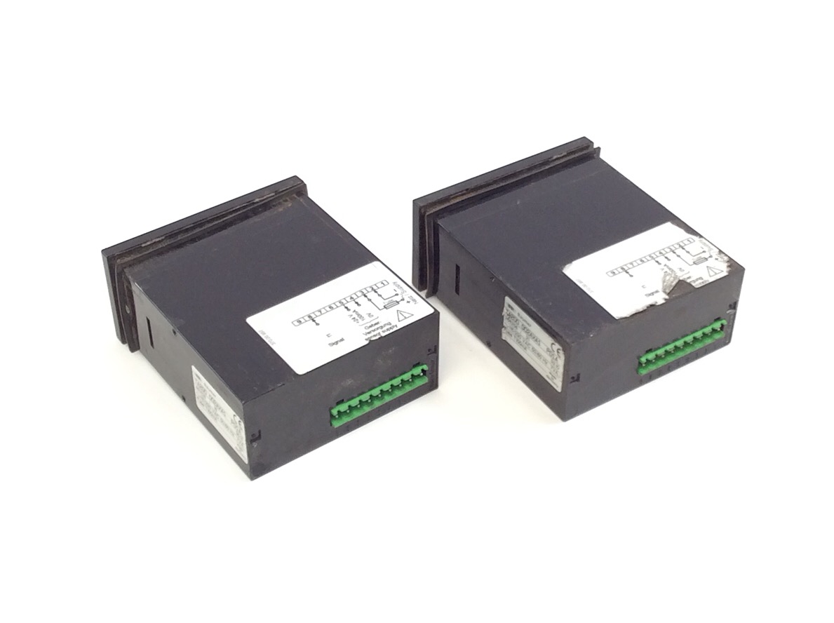 2x Baumer TA200.002AXA1 P01A Digitaler Tachometer Zähler ~115/230VAC 50 ...