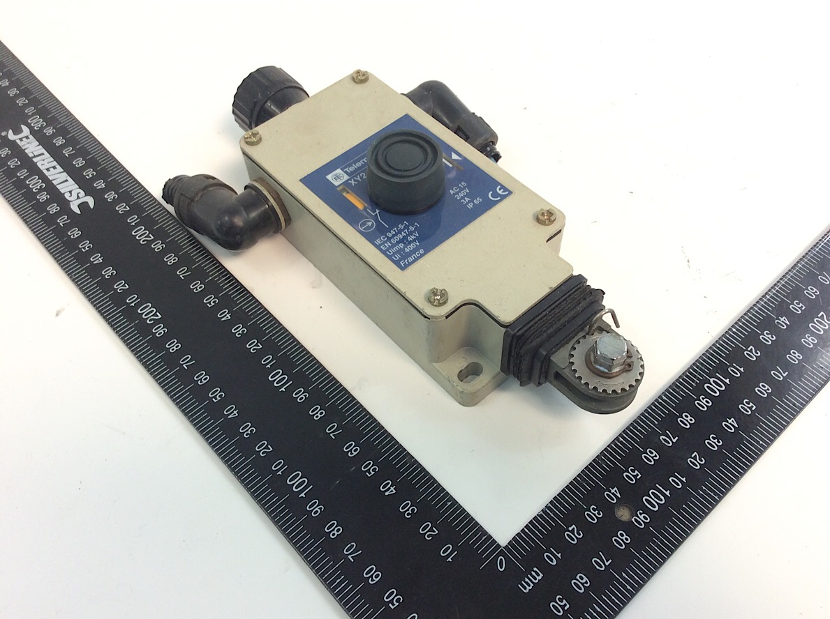 5x Schneider Telemecanique XY2-CH 240V Seilzugschalter