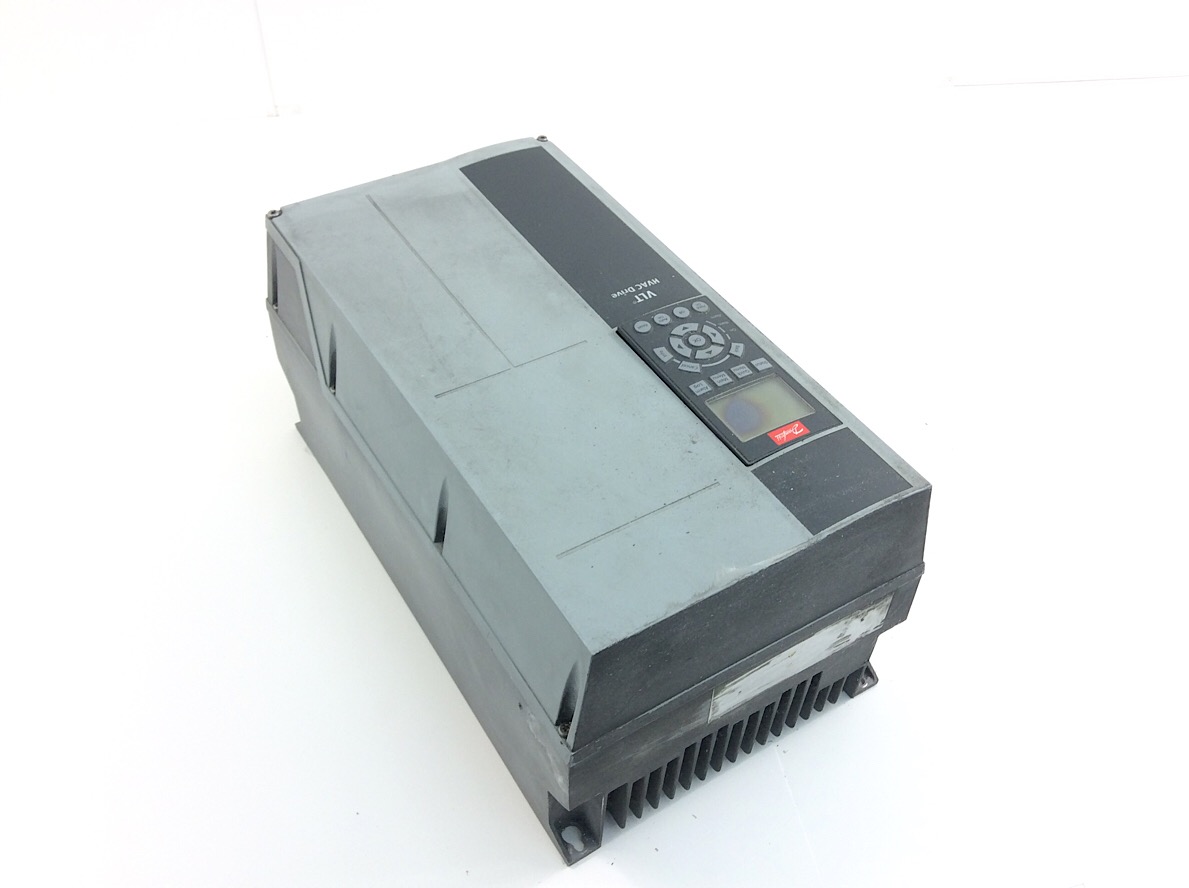 Danfoss VLT HVAC Drive Frequenzumrichter mit LCP 102 Control Panel Type ...