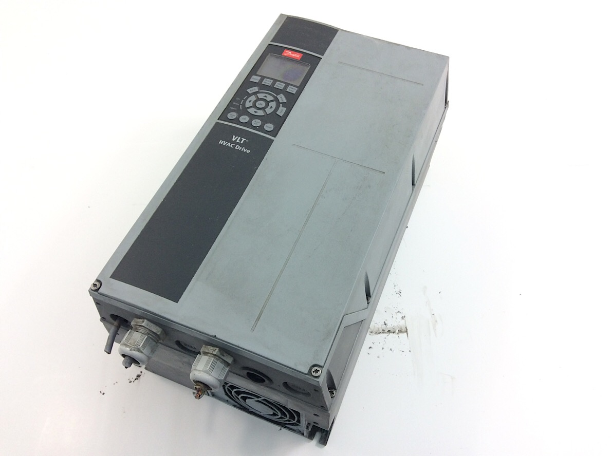 Danfoss VLT HVAC Drive Frequenzumrichter mit LCP 102 Control Panel Type ...