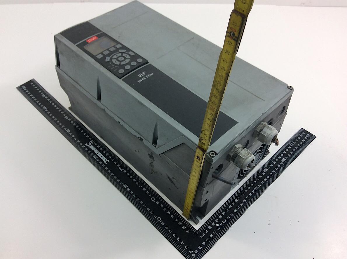 Danfoss VLT HVAC Drive Frequenzumrichter mit LCP 102 Control Panel Type ...