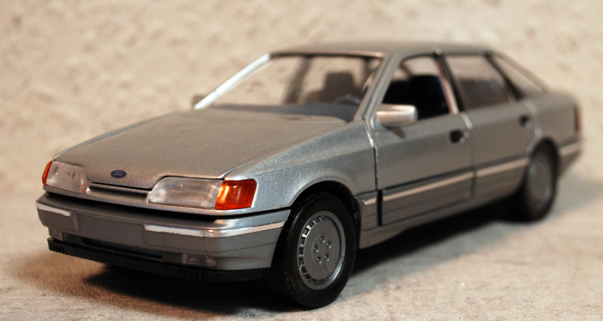 1985 Ford Scorpio 1:25 Silber Schabak 1500